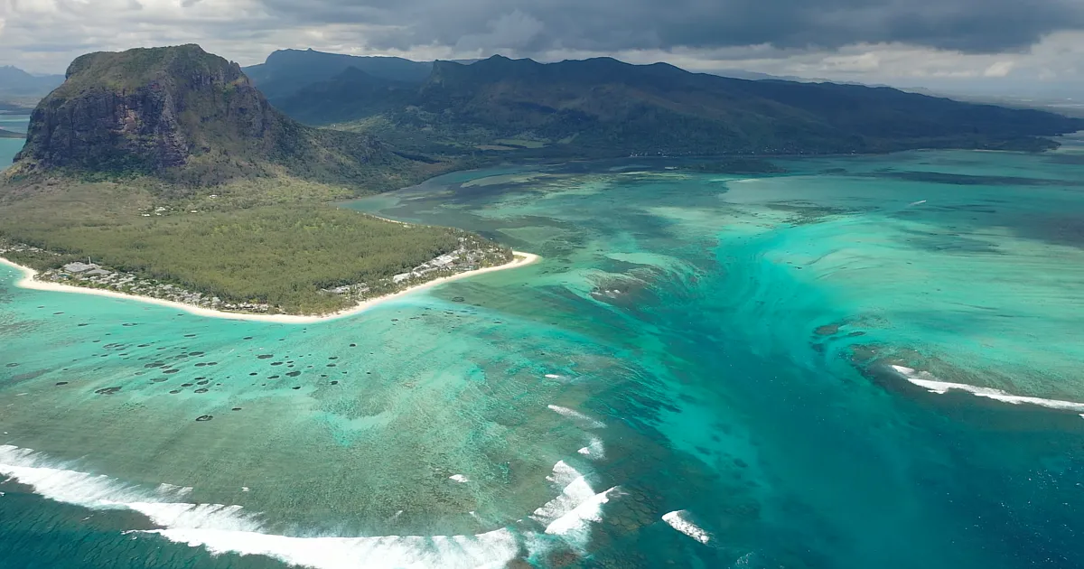 The Story Behind Mauritius’ Stunning Underwater Waterfall - Tatis Travel